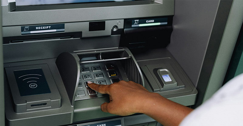 她ATM存錢「少按1鍵」 戶頭4萬飛了！調監視器嚇傻 | TEEPR 亮新聞